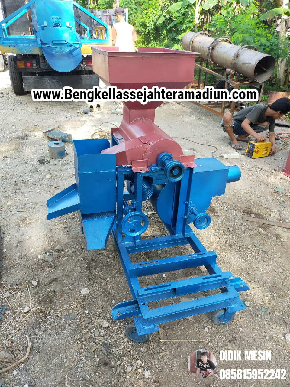 Mesin Pecah Jagung Hasil Jadi 3 Bagian Dan Ada Blower Pembersih Kulit ...